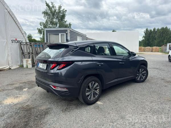 Grey Hyundai Tucson 2021 in Riga, with an engine capacity of 1.60 L and mileage of 135 thousand km for 17900 €, photo 4 on AUTOMOTO.COM.LV