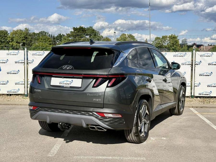 Grey Hyundai Tucson 2021 in Vilnius, with an engine capacity of 1.60 L and mileage of 126 thousand km for 23990 €, photo 3 on AUTOMOTO.COM.LV