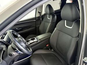 Grey Hyundai Tucson 2021 in Vilnius, with an engine capacity of 1.60 L and mileage of 126 thousand km for 23990 €, photo 23 on AUTOMOTO.COM.LV