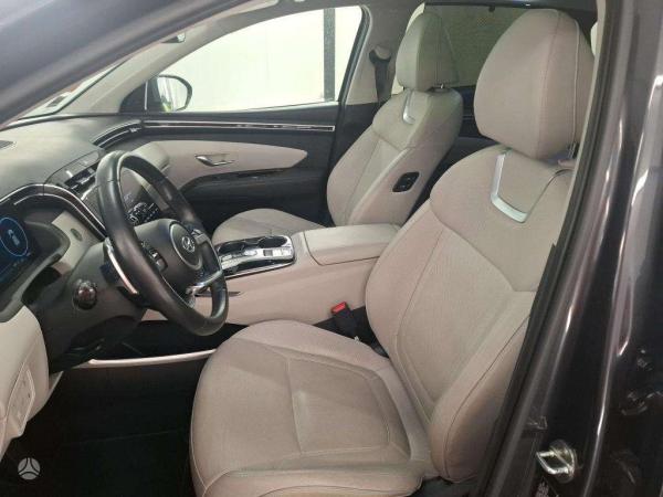 Pelēks Hyundai Tucson 2021 Viļņa, ar dzinēja tilpumu 1.60 L un nobraukumu 76 tūkst. km par 25990 €, foto 6 vietnē AUTOMOTO.COM.LV