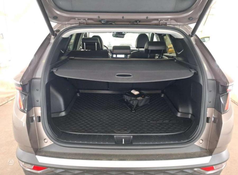 Grey Hyundai Tucson 2022 in Vilnius, with an engine capacity of 1.60 L and mileage of 109 thousand km for 23990 €, photo 8 on AUTOMOTO.COM.LV