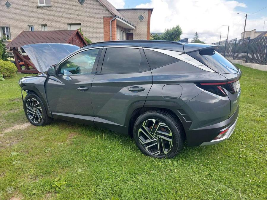 Grey Hyundai Tucson 2024 in Kedainiai, with an engine capacity of 1.60 L and mileage of 21 thousand km for 12950 €, photo 3 on AUTOMOTO.COM.LV