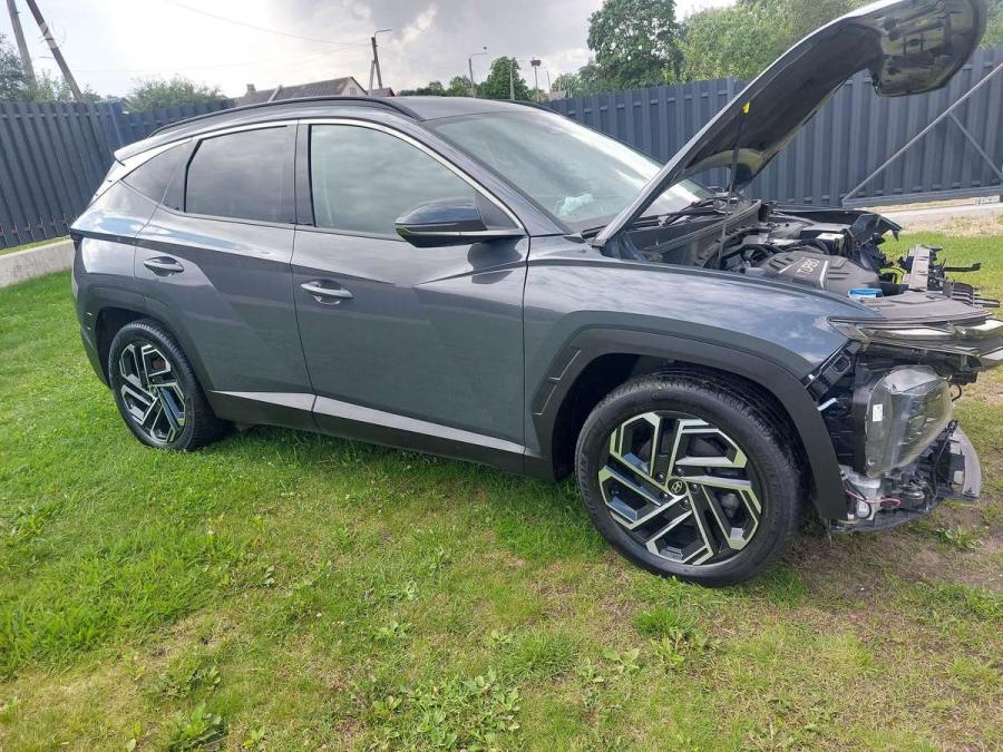 Grey Hyundai Tucson 2024 in Kedainiai, with an engine capacity of 1.60 L and mileage of 21 thousand km for 12950 €, photo 9 on AUTOMOTO.COM.LV