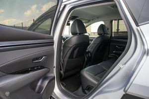 Pelēks Hyundai Tucson 2024 Marijampole, ar dzinēja tilpumu 1.60 L un nobraukumu 36 tūkst. km par 31450 €, foto 39 vietnē AUTOMOTO.COM.LV