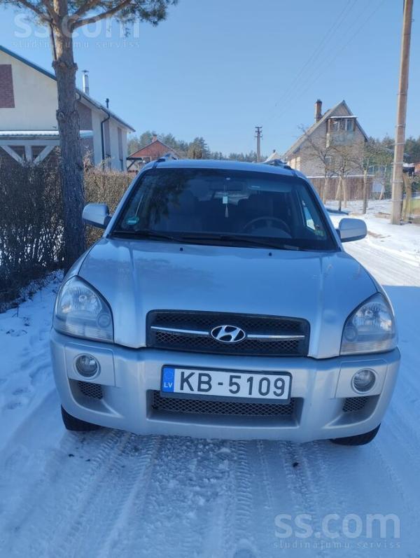 Grey Hyundai Tucson 2005 in Daugavpils, with an engine capacity of 2.00 L and mileage of 332 thousand km for 1400 €, photo 7 on AUTOMOTO.COM.LV