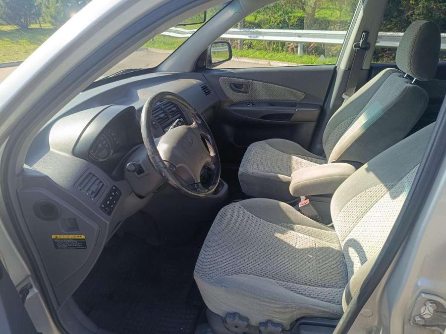 Grey Hyundai Tucson 2005 in Anyksciai, with an engine capacity of 2.00 L and mileage of 316 thousand km for 2100 €, photo 6 on AUTOMOTO.COM.LV