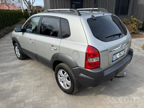 Grey Hyundai Tucson 2008 in Riga, with an engine capacity of 2.00 L and mileage of 259 thousand km for 4200 €, photo 5 on AUTOMOTO.COM.LV