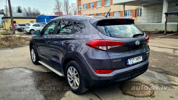 Grey Hyundai Tucson 2015 in Tallinn, with an engine capacity of 1.60 L and mileage of 233 thousand km for 8990 €, photo 3 on AUTOMOTO.COM.LV
