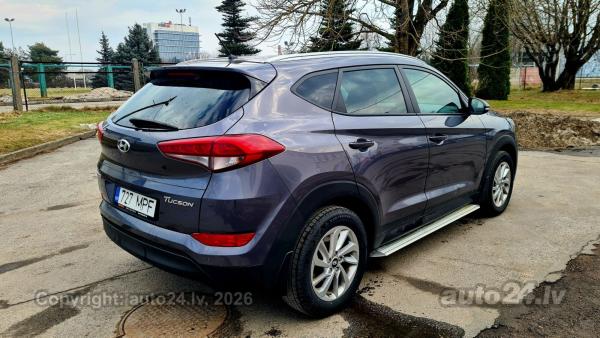 Grey Hyundai Tucson 2015 in Tallinn, with an engine capacity of 1.60 L and mileage of 233 thousand km for 8990 €, photo 4 on AUTOMOTO.COM.LV