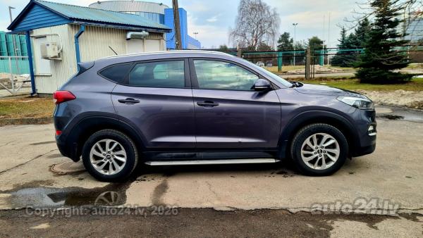 Grey Hyundai Tucson 2015 in Tallinn, with an engine capacity of 1.60 L and mileage of 233 thousand km for 8990 €, photo 6 on AUTOMOTO.COM.LV