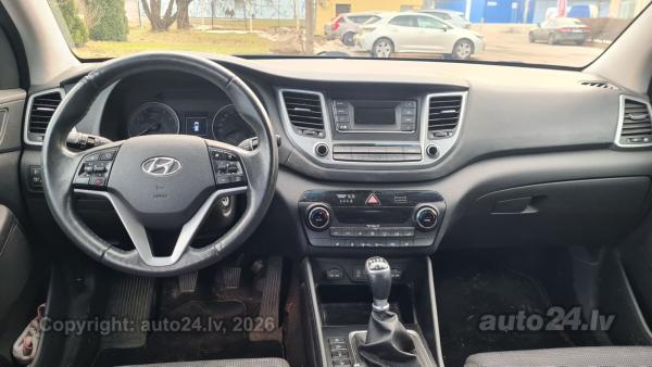 Grey Hyundai Tucson 2015 in Tallinn, with an engine capacity of 1.60 L and mileage of 233 thousand km for 8990 €, photo 7 on AUTOMOTO.COM.LV