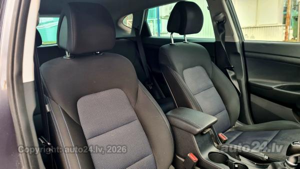 Grey Hyundai Tucson 2015 in Tallinn, with an engine capacity of 1.60 L and mileage of 233 thousand km for 8990 €, photo 8 on AUTOMOTO.COM.LV