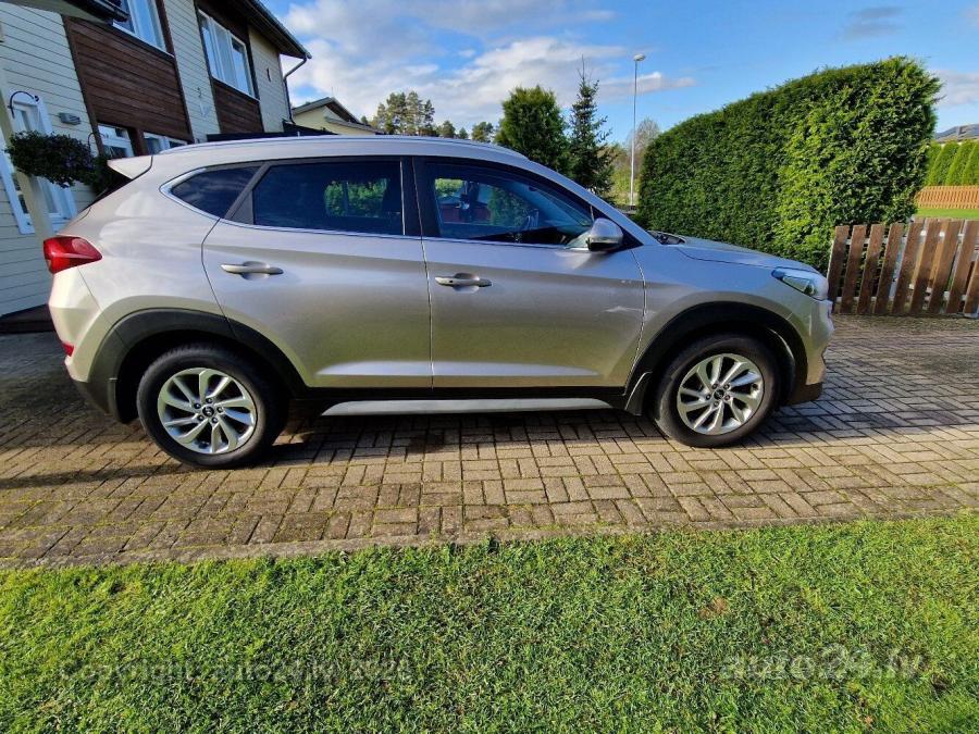 Grey Hyundai Tucson 2017 in Tallinn, with an engine capacity of 1.60 L and mileage of 73 thousand km for 14500 €, photo 3 on AUTOMOTO.COM.LV