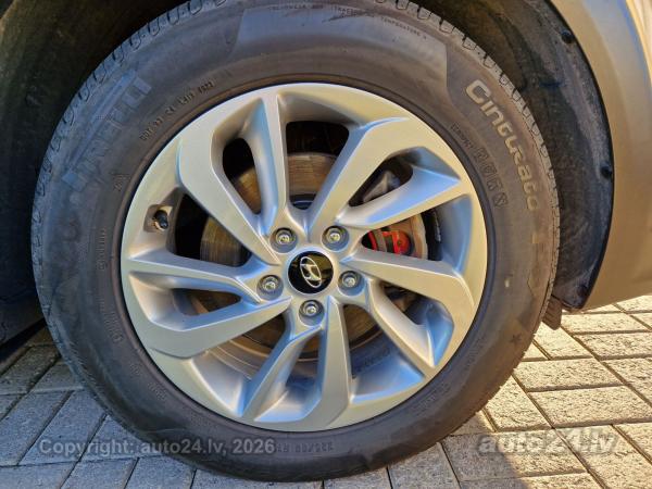 Grey Hyundai Tucson 2017 in Tallinn, with an engine capacity of 1.60 L and mileage of 73 thousand km for 14500 €, photo 8 on AUTOMOTO.COM.LV