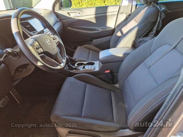 Grey Hyundai Tucson 2017 in Tallinn, with an engine capacity of 1.60 L and mileage of 73 thousand km for 14500 €, photo 9 on AUTOMOTO.COM.LV