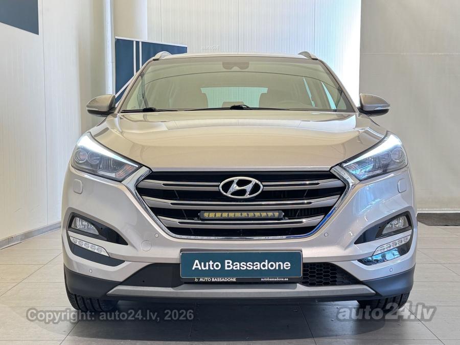 Grey Hyundai Tucson 2017 in Tallinn, with an engine capacity of 1.60 L and mileage of 76 thousand km for 14900 €, photo 3 on AUTOMOTO.COM.LV