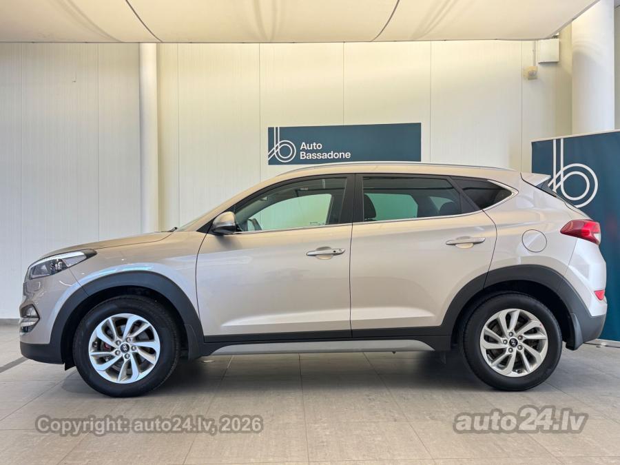 Grey Hyundai Tucson 2017 in Tallinn, with an engine capacity of 1.60 L and mileage of 76 thousand km for 14900 €, photo 6 on AUTOMOTO.COM.LV