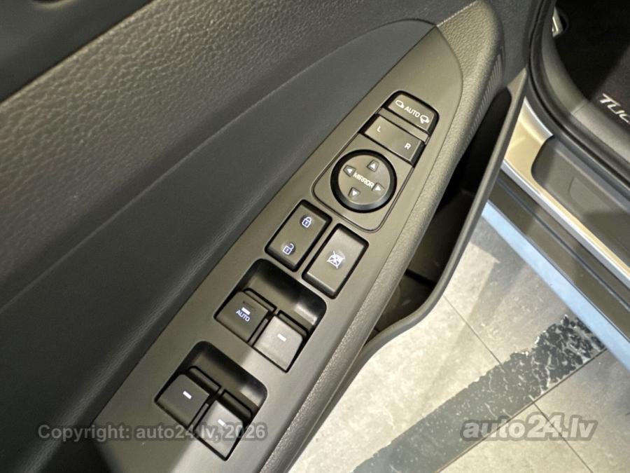 Grey Hyundai Tucson 2017 in Tallinn, with an engine capacity of 1.60 L and mileage of 76 thousand km for 14900 €, photo 13 on AUTOMOTO.COM.LV