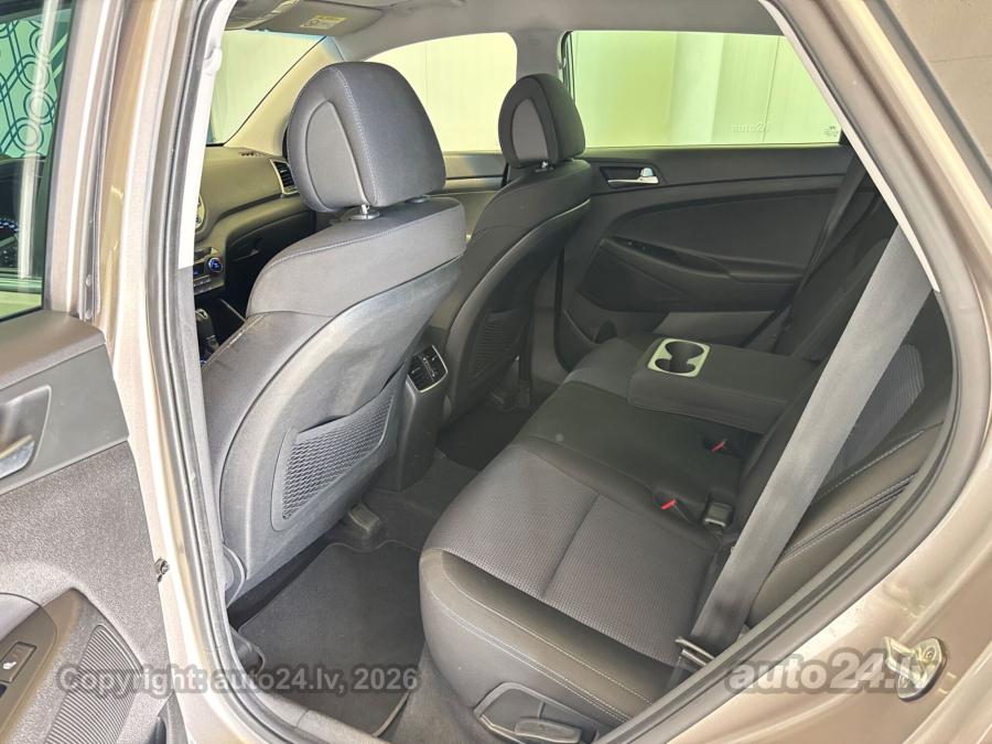 Grey Hyundai Tucson 2017 in Tallinn, with an engine capacity of 1.60 L and mileage of 76 thousand km for 14900 €, photo 21 on AUTOMOTO.COM.LV