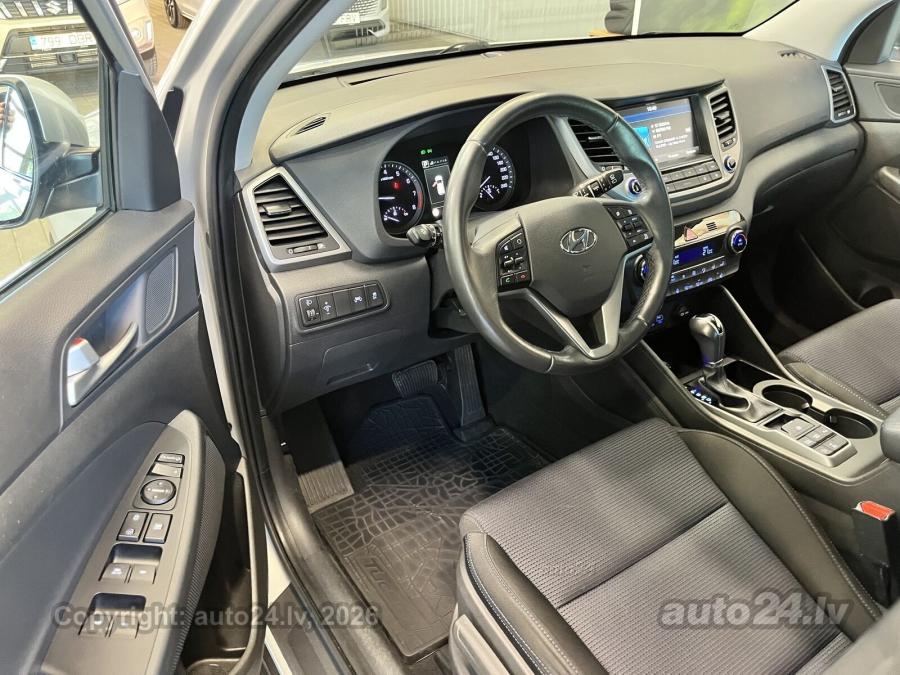 Grey Hyundai Tucson 2018 in Tallinn, with an engine capacity of 1.60 L and mileage of 97 thousand km for 12900 €, photo 8 on AUTOMOTO.COM.LV