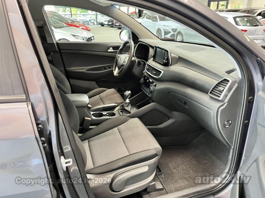 Grey Hyundai Tucson 2019 in Tallinn, with an engine capacity of 1.60 L and mileage of 197 thousand km for 12500 €, photo 6 on AUTOMOTO.COM.LV