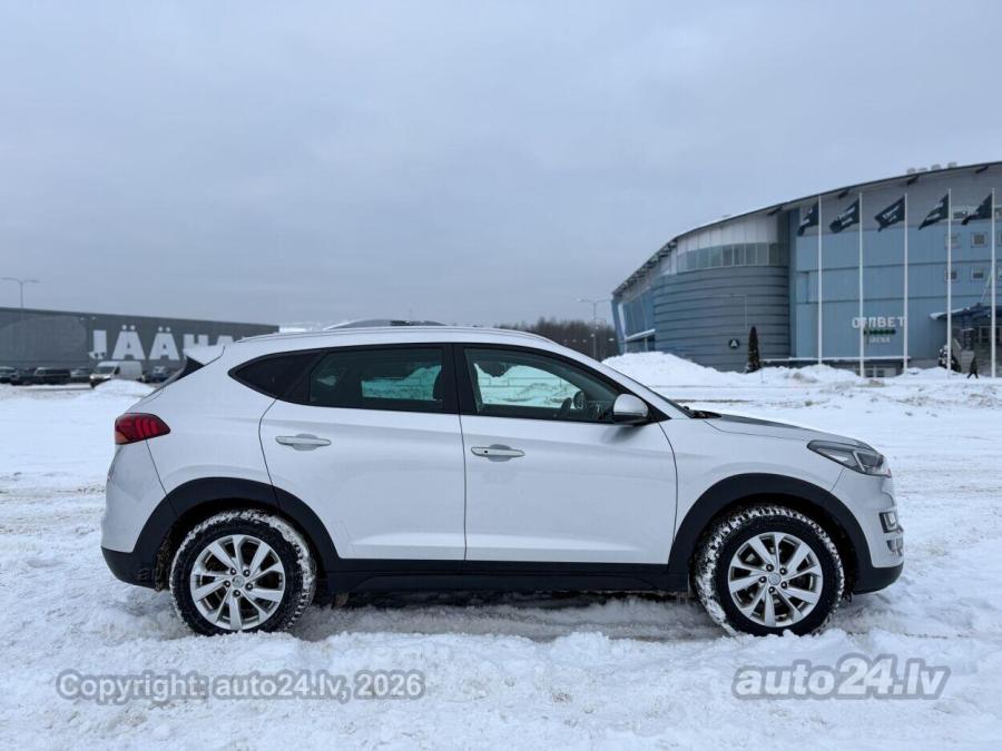 Grey Hyundai Tucson 2019 in Tallinn, with an engine capacity of 1.60 L and mileage of 106 thousand km for 15900 €, photo 4 on AUTOMOTO.COM.LV