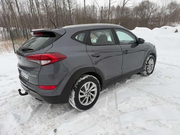 Grey Hyundai Tucson 2016 in Utena, with an engine capacity of 2.00 L and mileage of 181 thousand km for 9750 €, photo 5 on AUTOMOTO.COM.LV