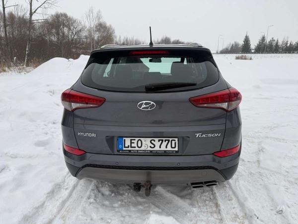 Grey Hyundai Tucson 2016 in Utena, with an engine capacity of 2.00 L and mileage of 181 thousand km for 9750 €, photo 6 on AUTOMOTO.COM.LV