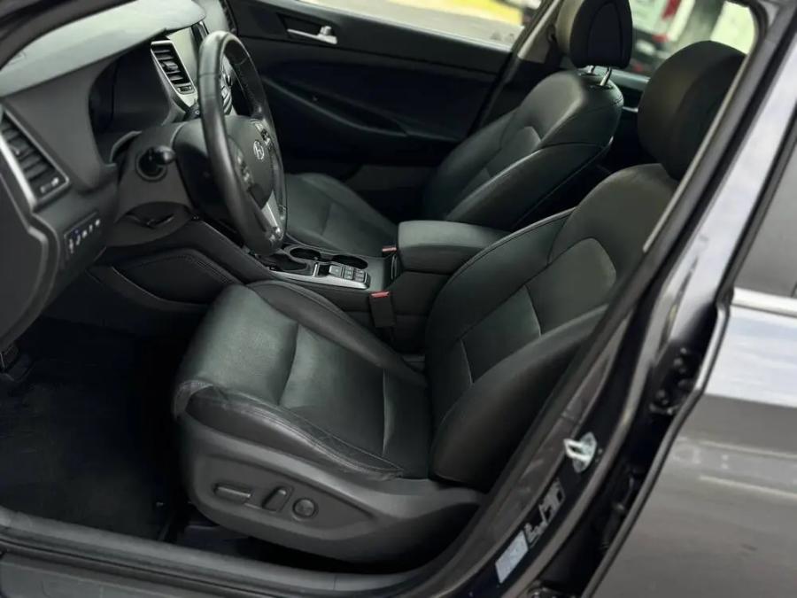 Pelēks Hyundai Tucson 2016 Jūrmala, ar dzinēja tilpumu 2.00 L un nobraukumu 229 tūkst. km par 11990 €, foto 13 vietnē AUTOMOTO.COM.LV