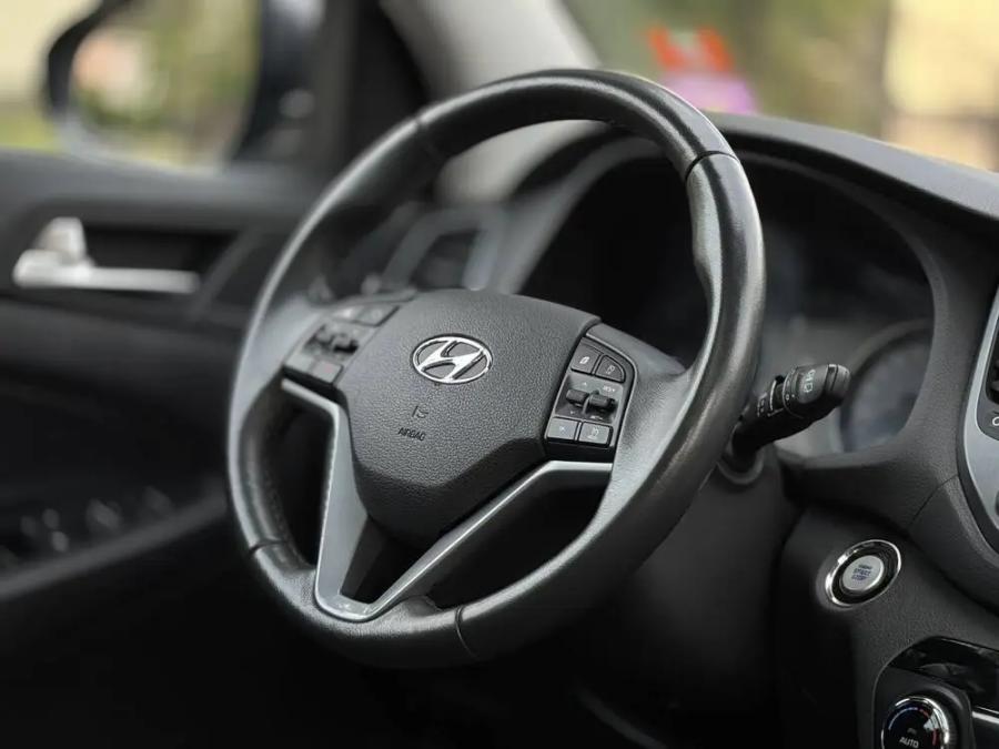 Pelēks Hyundai Tucson 2016 Jūrmala, ar dzinēja tilpumu 2.00 L un nobraukumu 229 tūkst. km par 11990 €, foto 17 vietnē AUTOMOTO.COM.LV