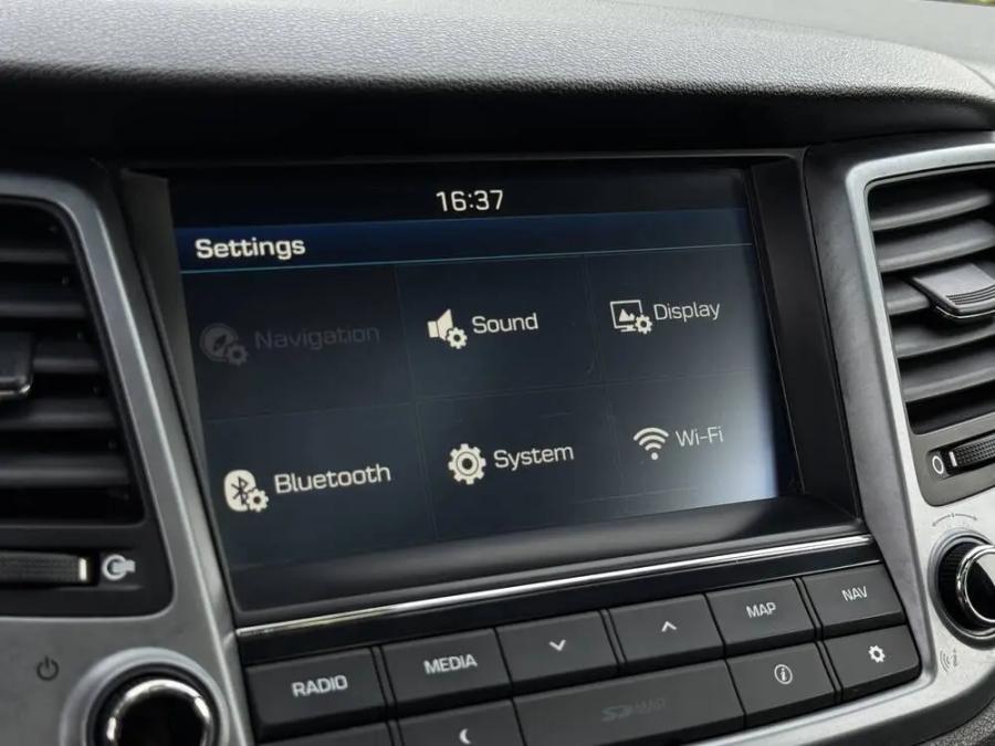 Pelēks Hyundai Tucson 2016 Jūrmala, ar dzinēja tilpumu 2.00 L un nobraukumu 229 tūkst. km par 11990 €, foto 26 vietnē AUTOMOTO.COM.LV