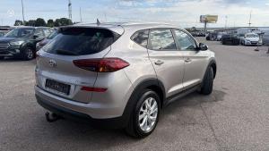 Grey Hyundai Tucson 2018 in Marijampole, with an engine capacity of 1.60 L and mileage of 230 thousand km for 12750 €, photo 4 on AUTOMOTO.COM.LV