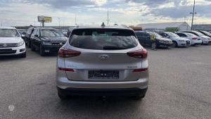 Grey Hyundai Tucson 2018 in Marijampole, with an engine capacity of 1.60 L and mileage of 230 thousand km for 12750 €, photo 5 on AUTOMOTO.COM.LV