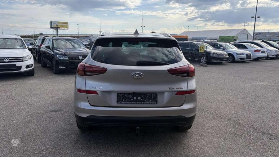 Grey Hyundai Tucson 2018 in Marijampole, with an engine capacity of 1.60 L and mileage of 230 thousand km for 12750 €, photo 5 on AUTOMOTO.COM.LV