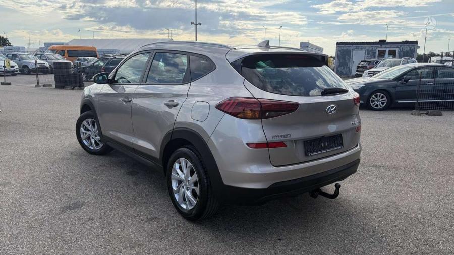 Grey Hyundai Tucson 2018 in Marijampole, with an engine capacity of 1.60 L and mileage of 230 thousand km for 12750 €, photo 6 on AUTOMOTO.COM.LV