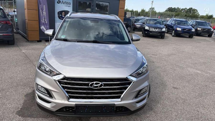 Grey Hyundai Tucson 2018 in Marijampole, with an engine capacity of 1.60 L and mileage of 230 thousand km for 12750 €, photo 9 on AUTOMOTO.COM.LV