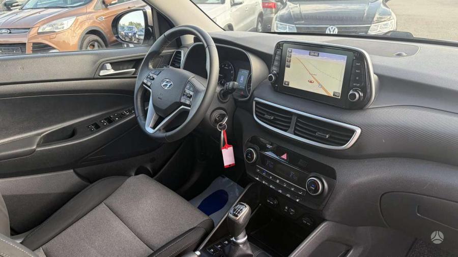 Grey Hyundai Tucson 2018 in Marijampole, with an engine capacity of 1.60 L and mileage of 230 thousand km for 12750 €, photo 14 on AUTOMOTO.COM.LV