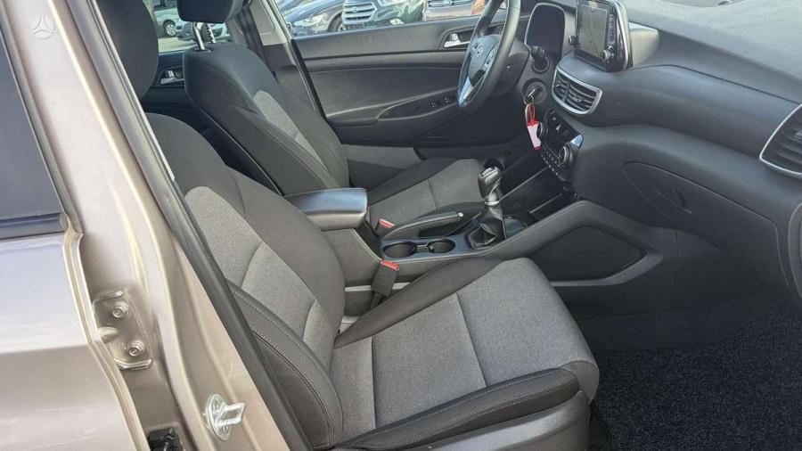Grey Hyundai Tucson 2018 in Marijampole, with an engine capacity of 1.60 L and mileage of 230 thousand km for 12750 €, photo 15 on AUTOMOTO.COM.LV