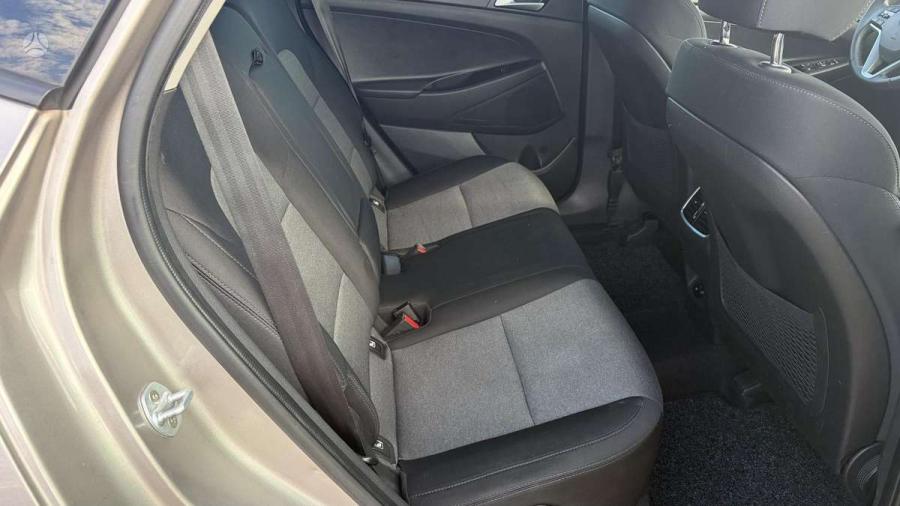 Grey Hyundai Tucson 2018 in Marijampole, with an engine capacity of 1.60 L and mileage of 230 thousand km for 12750 €, photo 18 on AUTOMOTO.COM.LV
