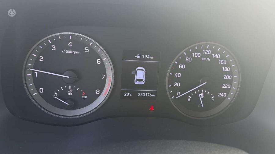 Grey Hyundai Tucson 2018 in Marijampole, with an engine capacity of 1.60 L and mileage of 230 thousand km for 12750 €, photo 28 on AUTOMOTO.COM.LV