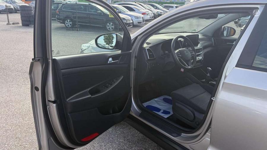 Grey Hyundai Tucson 2018 in Marijampole, with an engine capacity of 1.60 L and mileage of 230 thousand km for 12750 €, photo 29 on AUTOMOTO.COM.LV