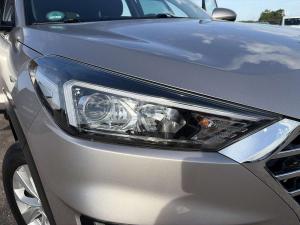 Grey Hyundai Tucson 2018 in Marijampole, with an engine capacity of 1.60 L and mileage of 230 thousand km for 12750 €, photo 38 on AUTOMOTO.COM.LV