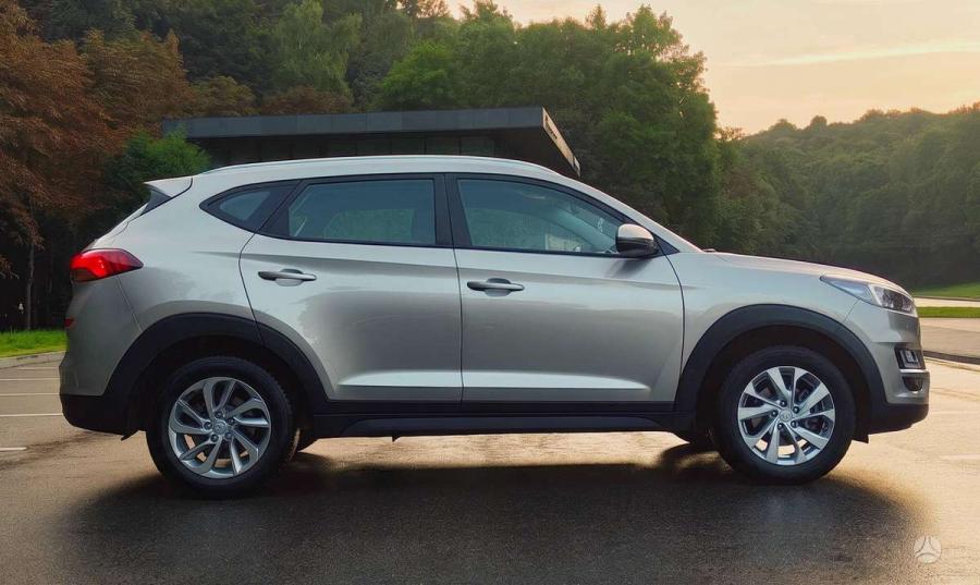 Grey Hyundai Tucson 2020 in Kaunas, with an engine capacity of 1.60 L and mileage of 107 thousand km for 14300 €, photo 5 on AUTOMOTO.COM.LV