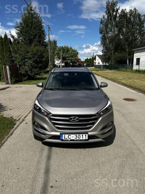 Pelēks Hyundai Tucson 2018 Rīga, ar dzinēja tilpumu 1.60 L un nobraukumu 142 tūkst. km par 14800 €, foto 4 vietnē AUTOMOTO.COM.LV