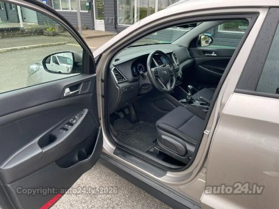 Hyundai Tucson 2017 in Narva, with an engine capacity of 1.60 L and mileage of 97 thousand km for 11300 €, photo 6 on AUTOMOTO.COM.LV