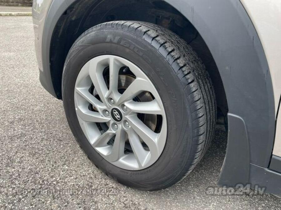 Hyundai Tucson 2017 in Narva, with an engine capacity of 1.60 L and mileage of 97 thousand km for 11300 €, photo 14 on AUTOMOTO.COM.LV