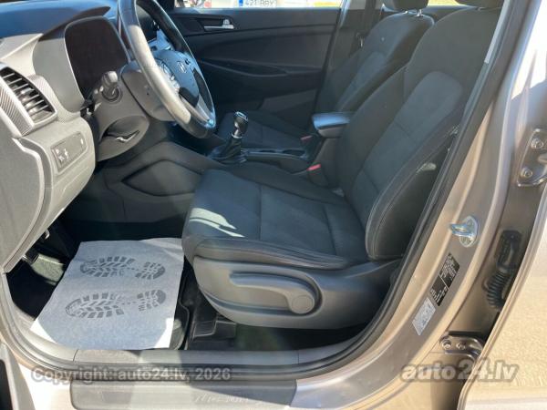 Hyundai Tucson 2019 in Tartu, with an engine capacity of 1.60 L and mileage of 127 thousand km for 12900 €, photo 6 on AUTOMOTO.COM.LV