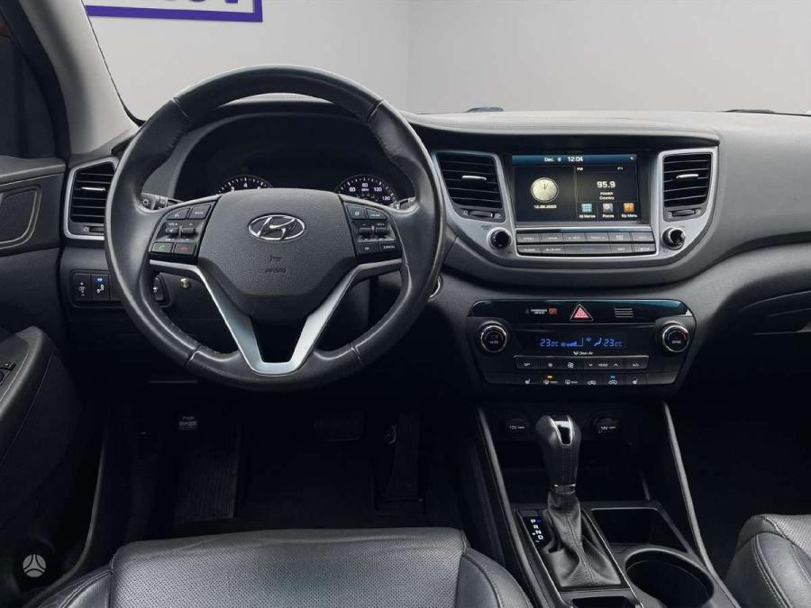 Orange Hyundai Tucson 2016 in Vilnius, with an engine capacity of 1.60 L and mileage of 95 thousand km for 13499 €, photo 12 on AUTOMOTO.COM.LV