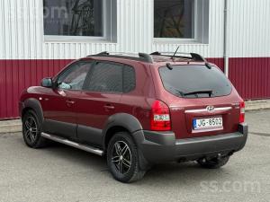 Sarkans Hyundai Tucson 2004 Rīga, ar dzinēja tilpumu 2.00 L un nobraukumu 185 tūkst. km par 2590 €, foto 4 vietnē AUTOMOTO.COM.LV