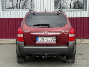 Sarkans Hyundai Tucson 2004 Rīga, ar dzinēja tilpumu 2.00 L un nobraukumu 185 tūkst. km par 2590 €, foto 7 vietnē AUTOMOTO.COM.LV